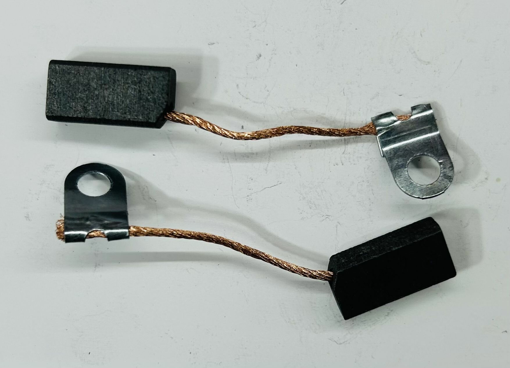 Электроугольные щетки CBLF-5x8x16 (405)(флажок, пятак) Подходит для дрели 1025, 1036, TRU лобзик фиолент