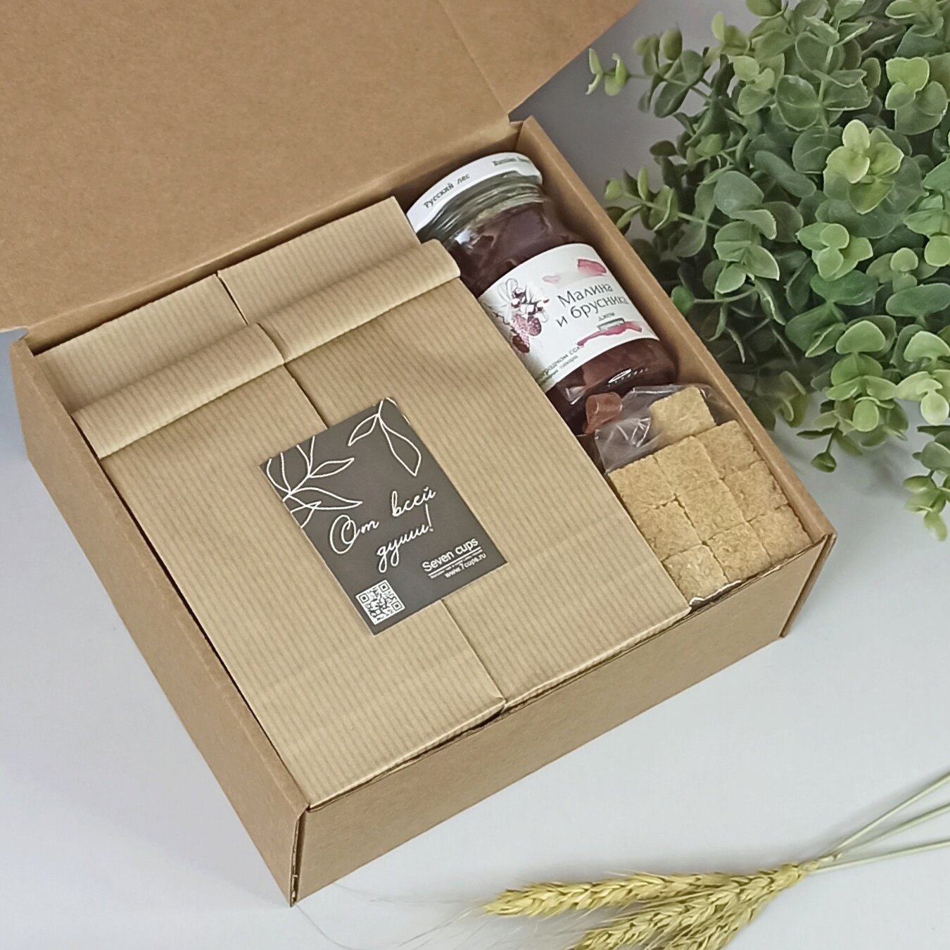 Подарочный набор чая: 4 вида чая, джем, тростниковый сахар