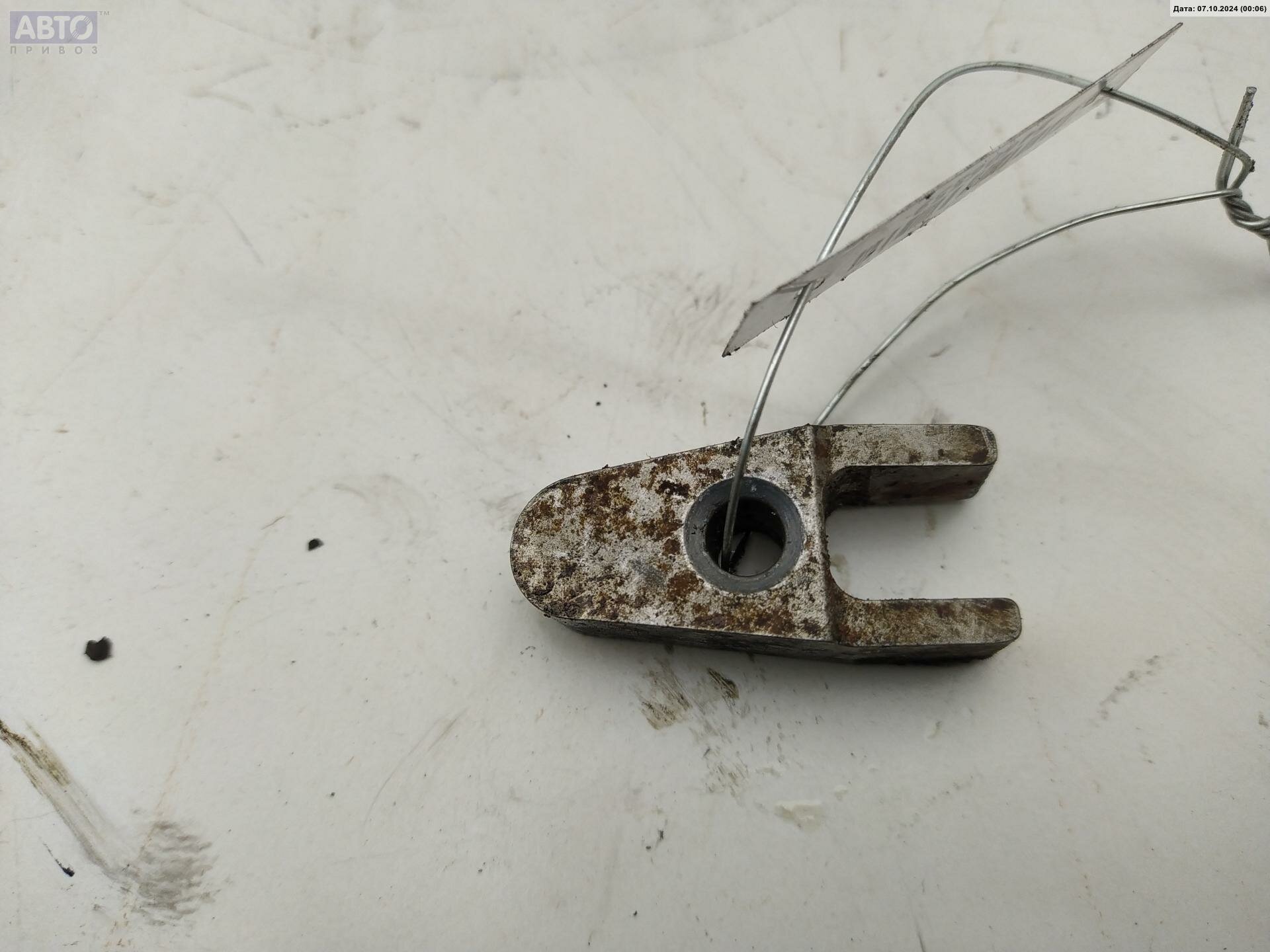 Скоба (кронштейн) крепления форсунки Mercedes C-Class W203 (2000-2006)