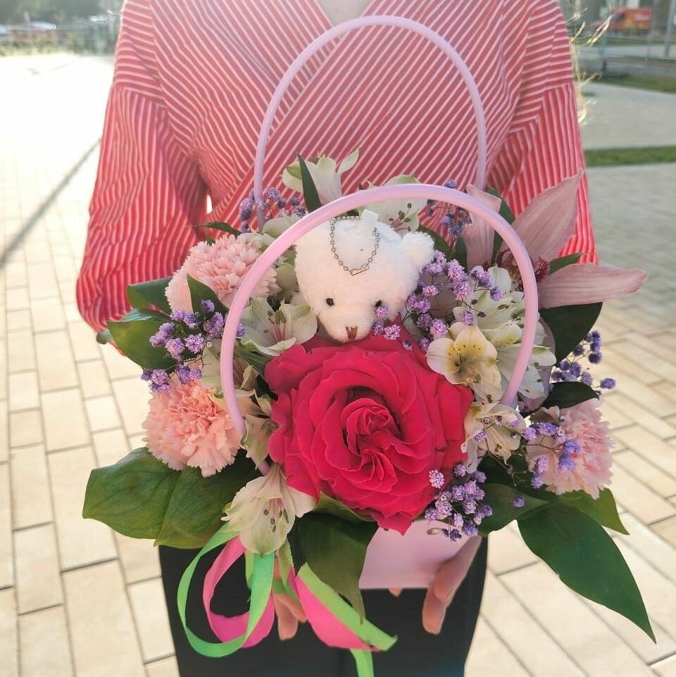 Цветы живые букет "Чудное настроение"/ Альстромерия, Роза, Гвоздика / Микс из 9 шт