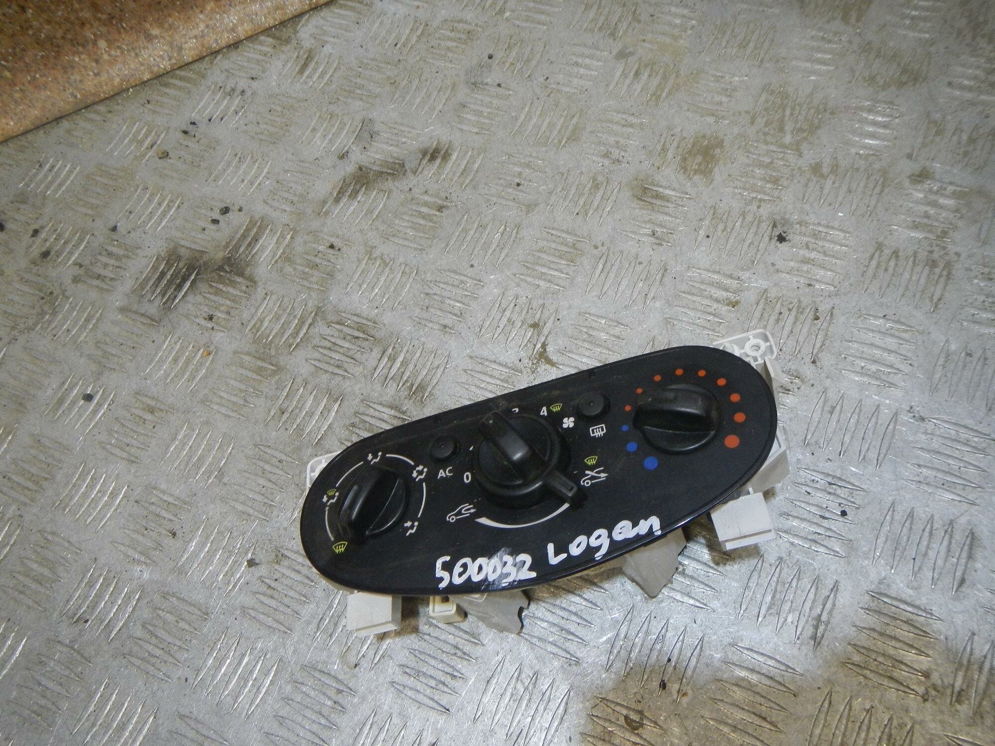 Б/У Блок управления климатической установкой, Renault (Рено)-LOGAN (05-) RENAULT LOGAN (05-) 09- с А/С Без видимых повреж...