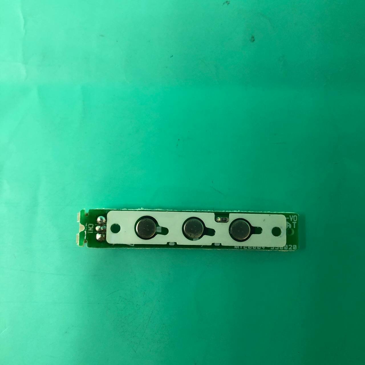 Кнопки включения Sony KD-49XE7005