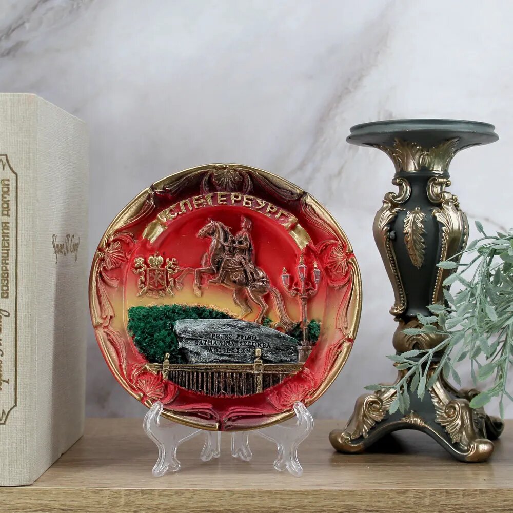 Сувенирная Тарелка Панно на подставке Медный всадник , рельефная , 15 см , ручная роспись , гипс
