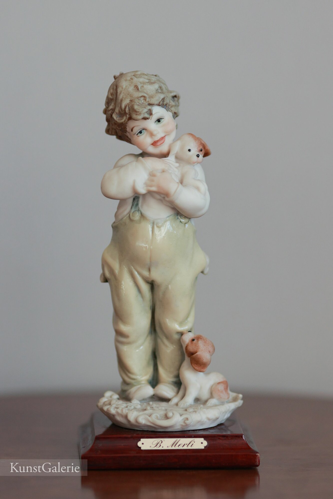 Статуэтка "Мальчик с щенками" Каподимонте 1983 Bruno Merli Capodimonte, Made in Italy