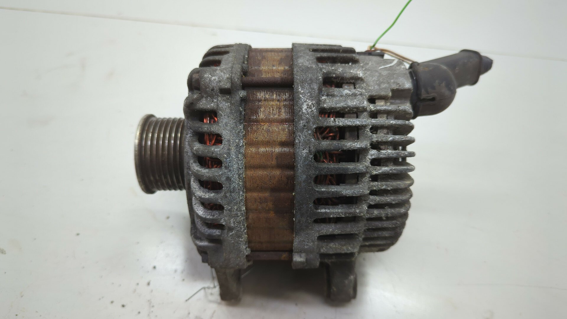 Генератор Nissan Juke Б/У