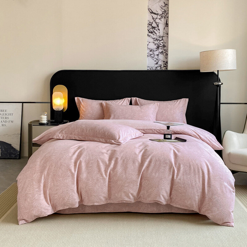 Осенне-зимний четырехпредметный комплект простого утепленного постельного белья из полиэстера и хлопка с принтованными простынями и пододеяльником от Nantong Home Textiles.