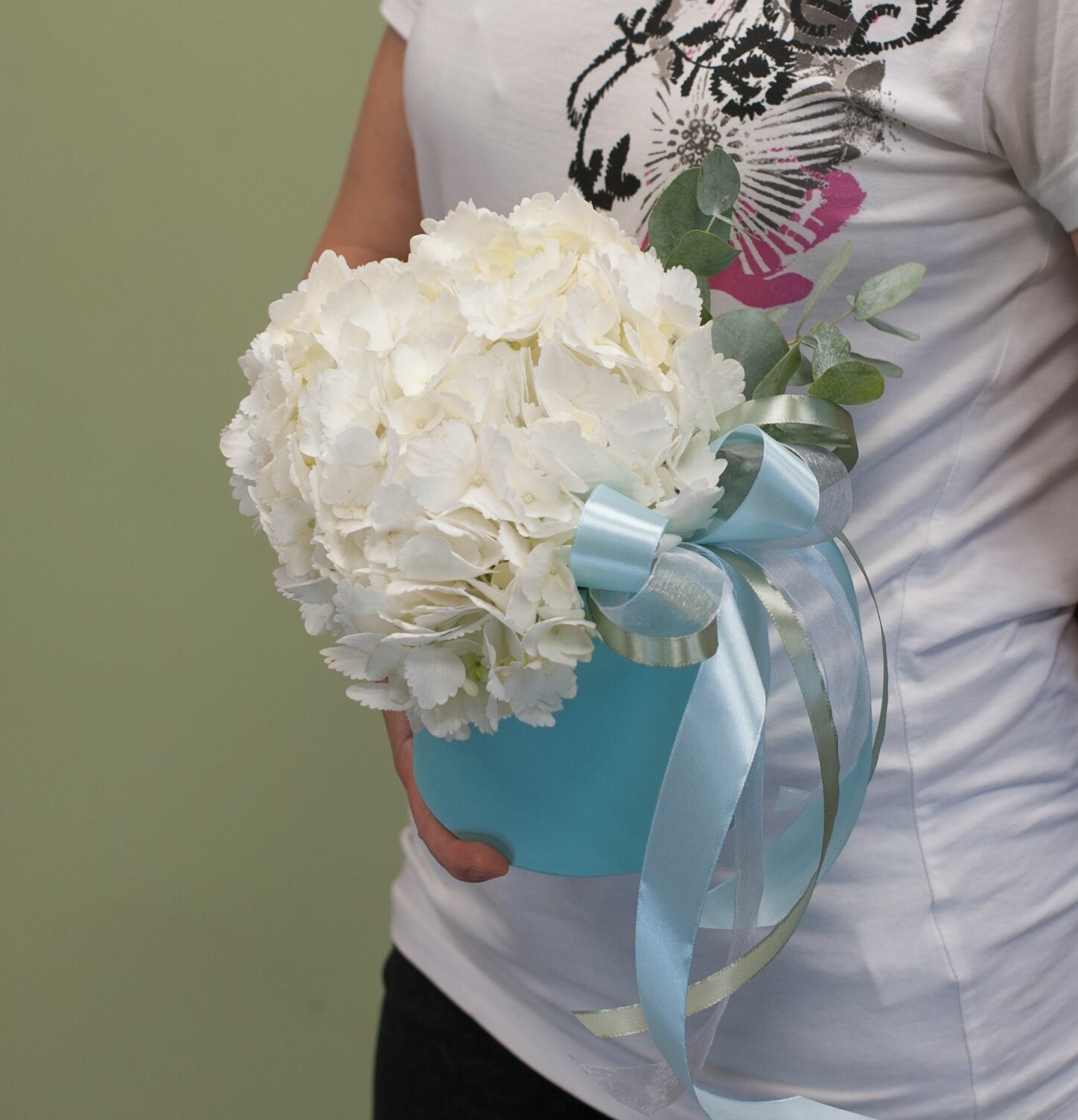 Коробка с цветами Charlotte "Белая гортензия", 1 цветок, высота 12 см