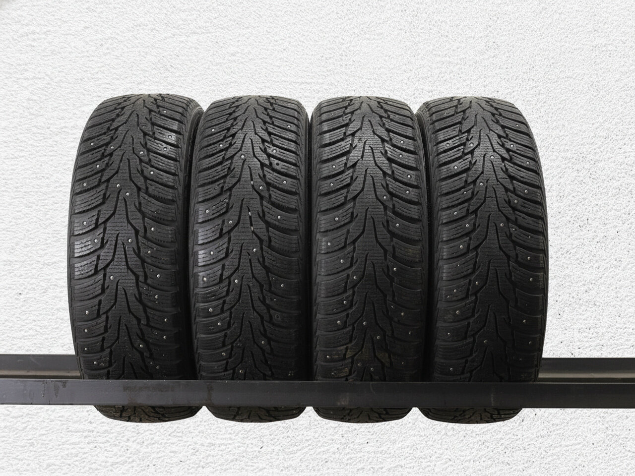 Комплект (4 шт) зимних БУ шин шипованные Nexen Winguard WinSpike WH62 215/60 R17 30% износ TSB052474