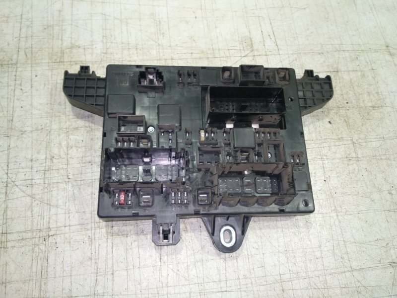 Б/У Блок предохранителей в багажник Opel Astra J 10- б/у , Опель Астра J Блок предохранителей Opel Astra 2009-2012 J 1989 O...