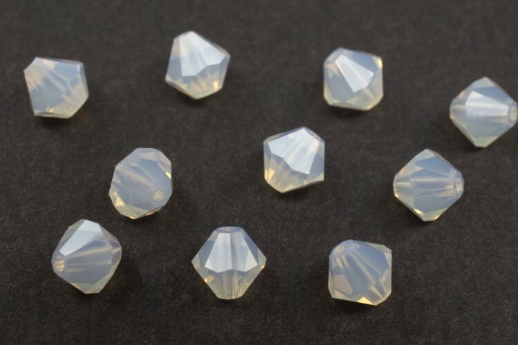 Бусины биконусы хрустальные 5мм, цвет WHITE OPAL, 750-020, 10шт