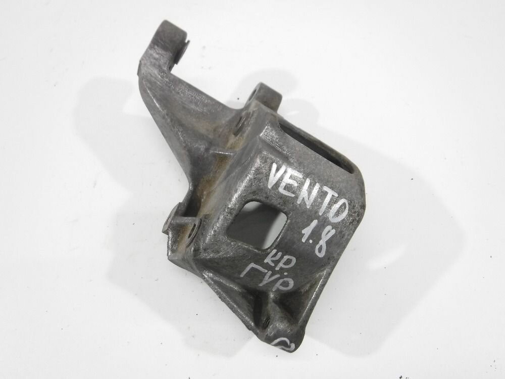 Кронштейн гур VW Vento I 028145523D