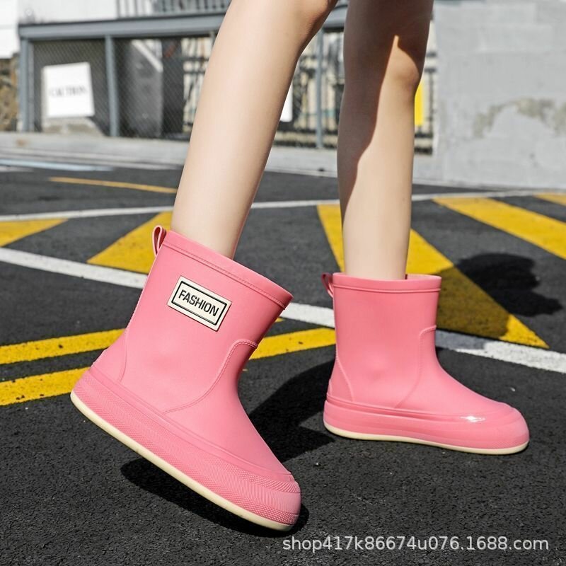 Женские модные новые водонепроницаемые сапоги на шнурке, нескользящая обувь для ходьбы по воде, подходящая для ношения на открытом воздухе, резиновая обувь для студентов, теплые водные сапоги с флисовой подкладкой.