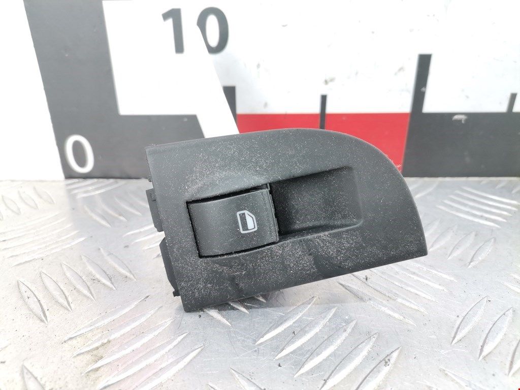Кнопка стеклоподъемника / 1714302 501690 4B0959855A для Audi A6 C5 (с пробегом)