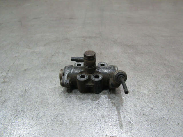 Клапан укорительный КПП VT2214B Volvo FM, FH