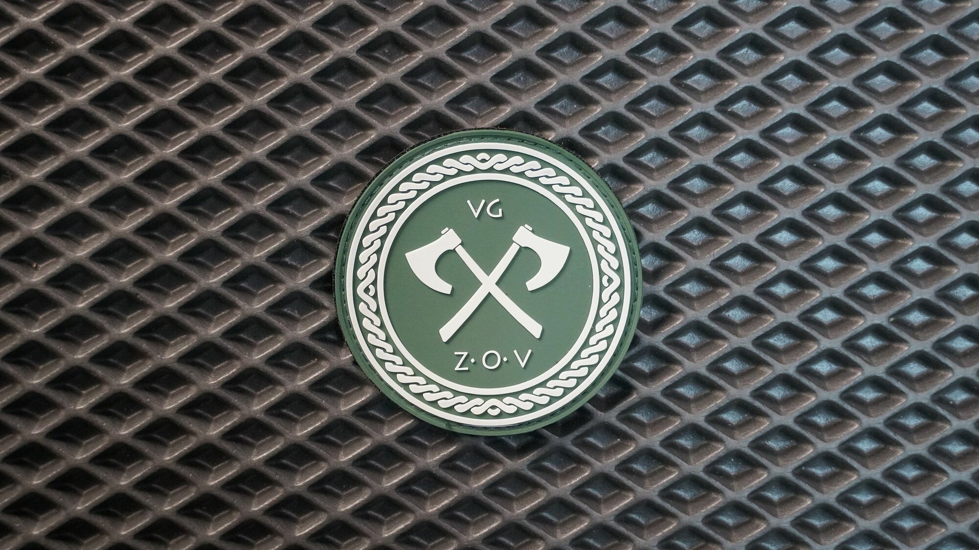 Патч тактический ПВХ "VG ZOV"; Зелёно-белый 8 см VIKING GEAR