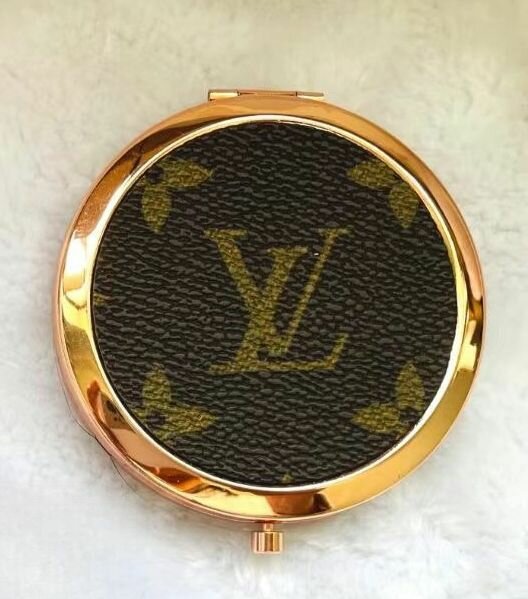 LOUIS VUITTON Зеркало карманное