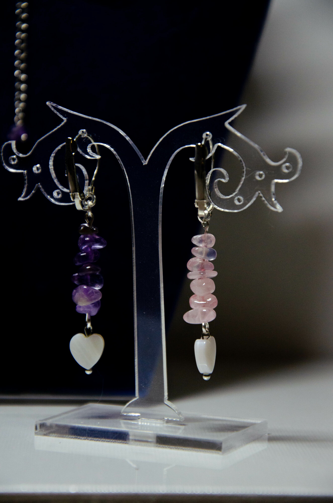 Серьги непарные, с подвесками, перламутр, розовый кварц, аметист