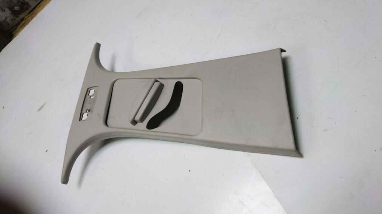 Обшивка центральной стойки правая верхняя Ford Focus 2 (2004 - 2008) 4M51A24582