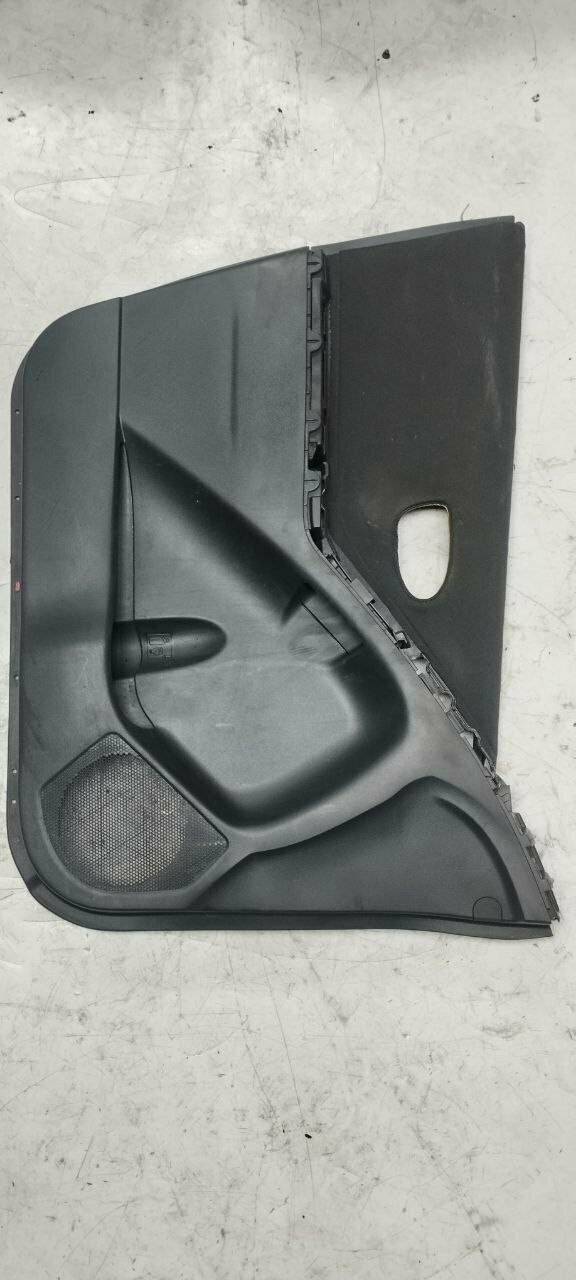 Обшивка двери передней левой Toyota Yaris 676200D470C0