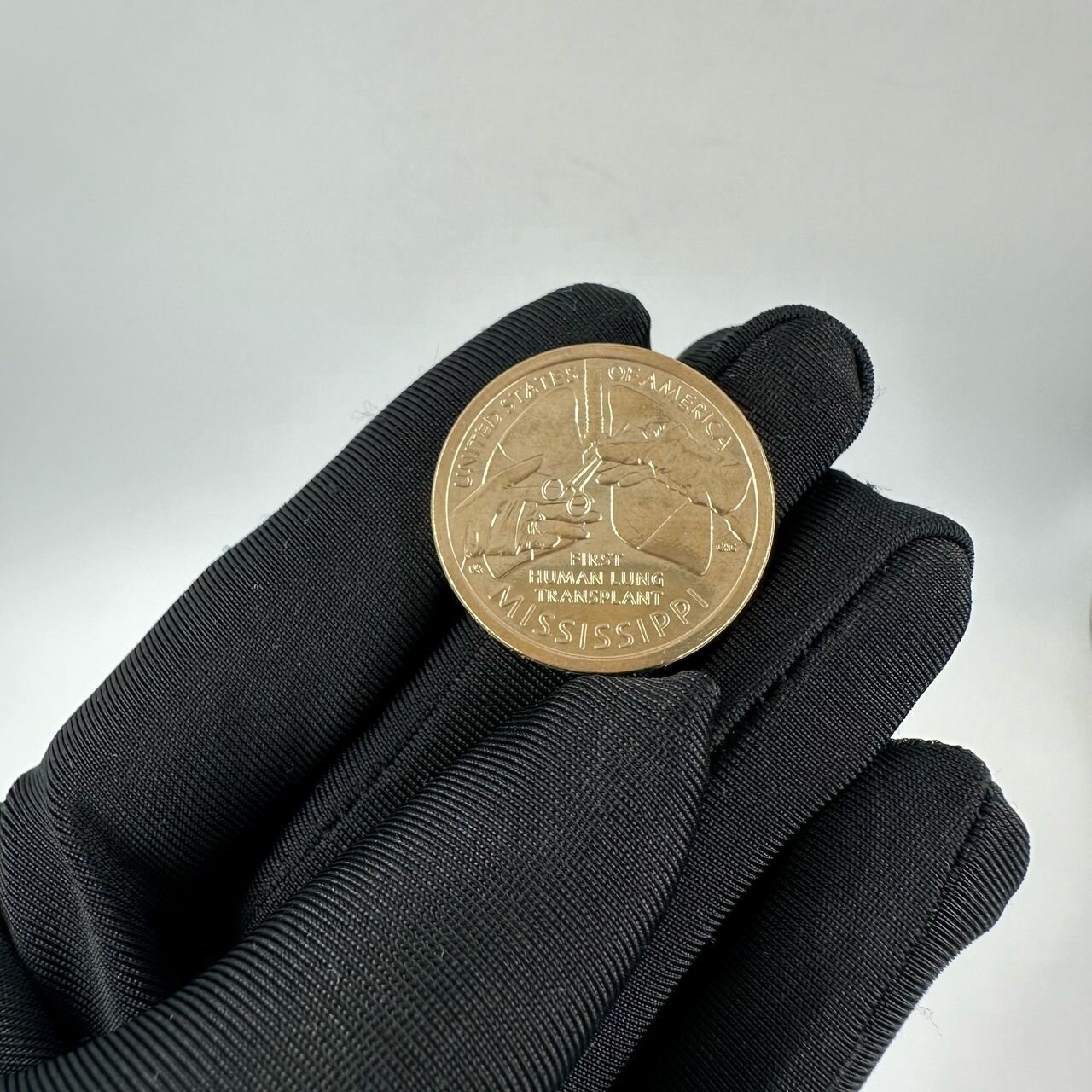 Монета 1 доллар 2023 год США Первая пересадка легких человеку Миссисипи Двор D UNC