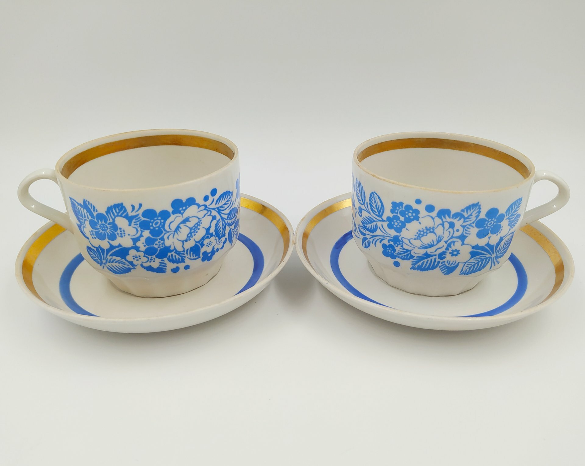 Набор из двух чайных пар с цветочным декором в синей гамме, фарфор, деколь