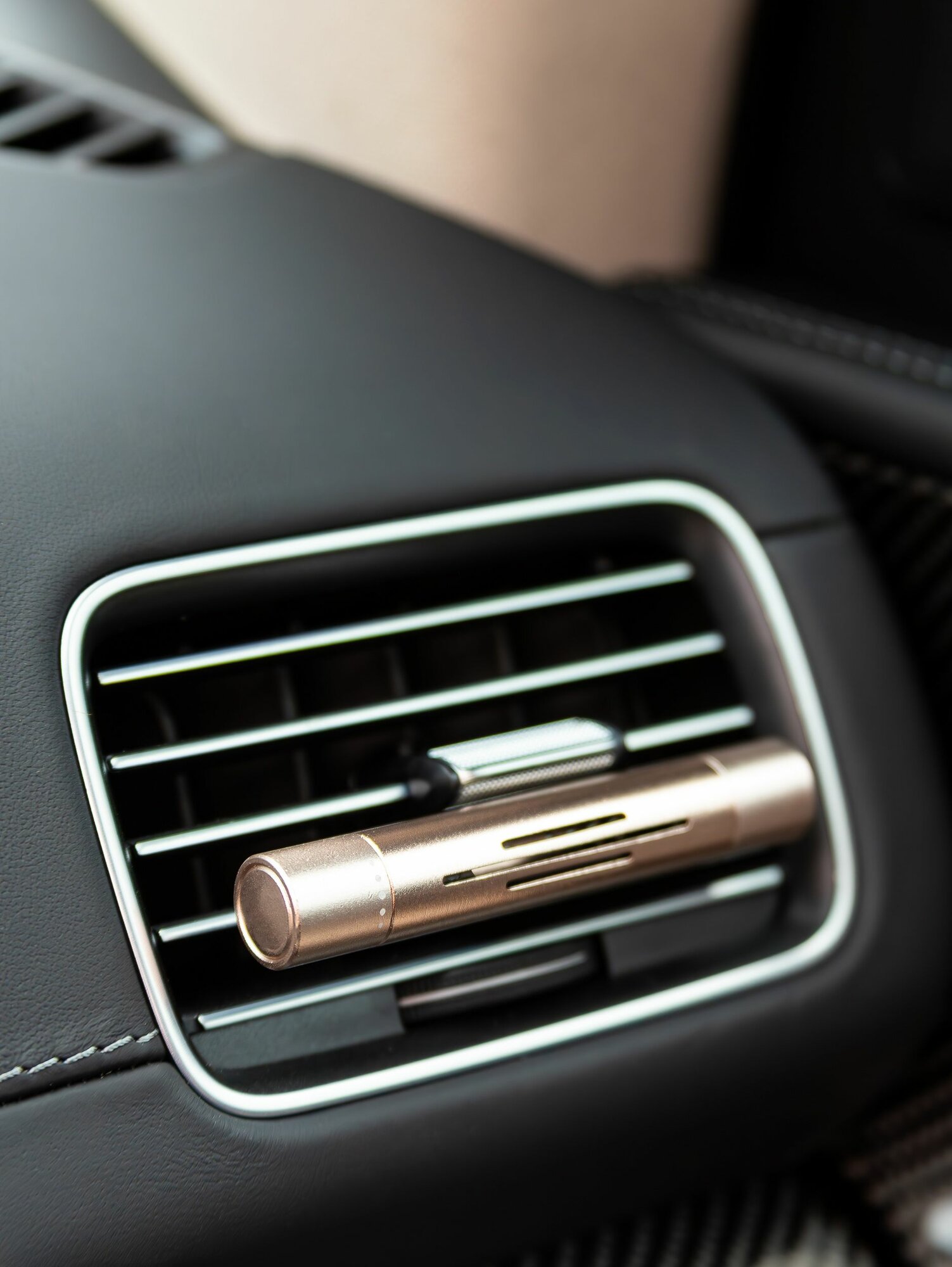 Ароматизатор в машину на дефлектор