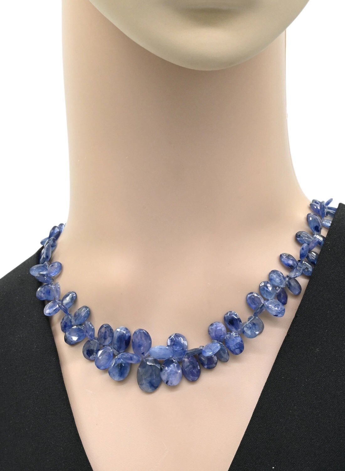 Бусы, кианит