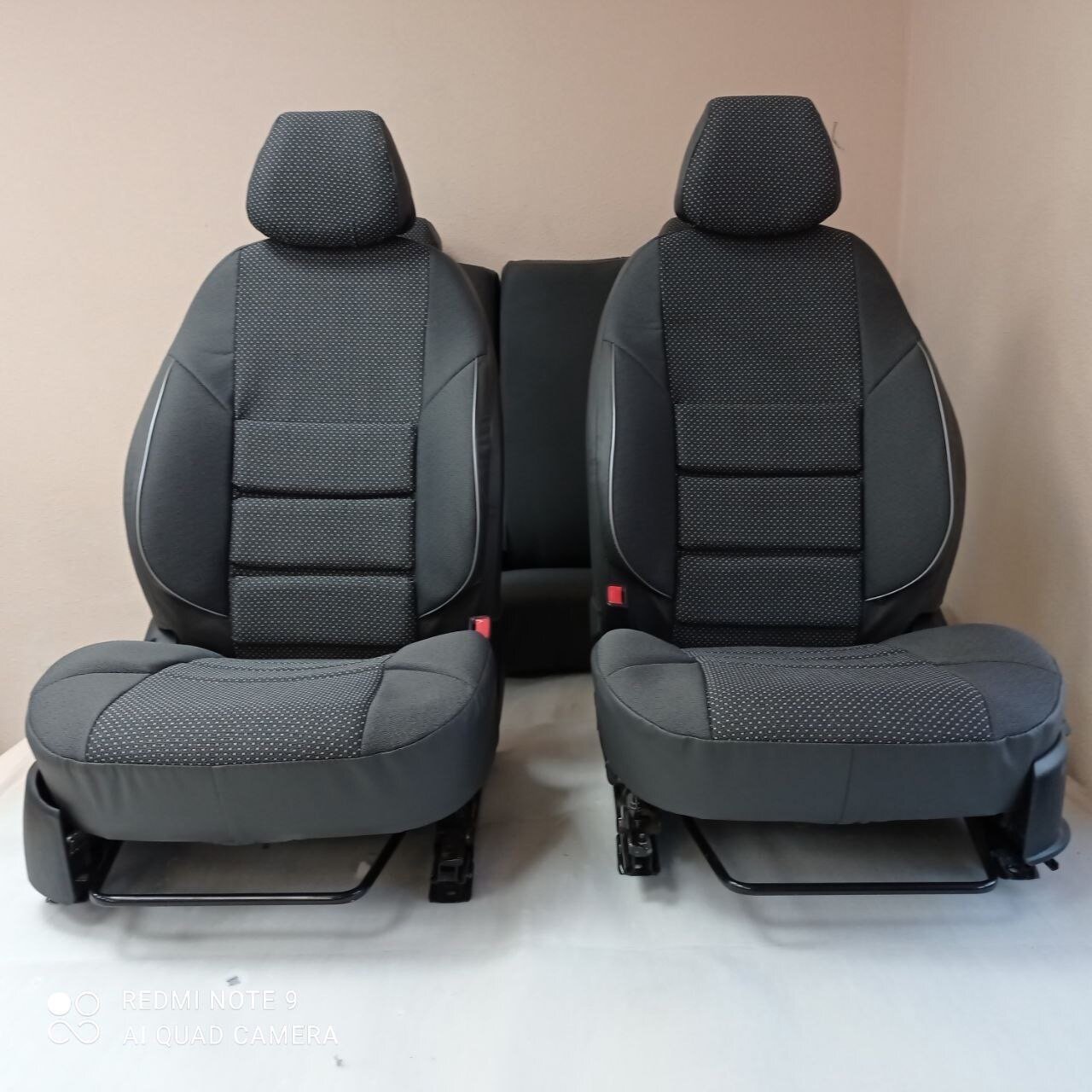 Чехлы из жаккарда для автомобильных сидений на Лада Ларгус FL 5 мест с 21 г. в. спинка раздельная серые