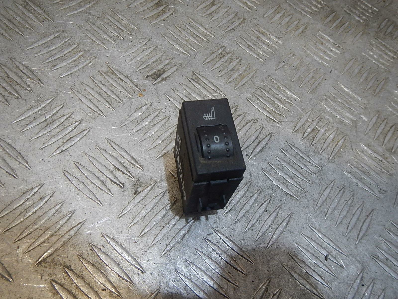 Б/У Кнопка обогрева сидений, Ford (Форд)-FOCUS 2 (05-08) FORD FOCUS 2 (05-08) Потертости. 438389 FORD арт. 3M5T19K314AD