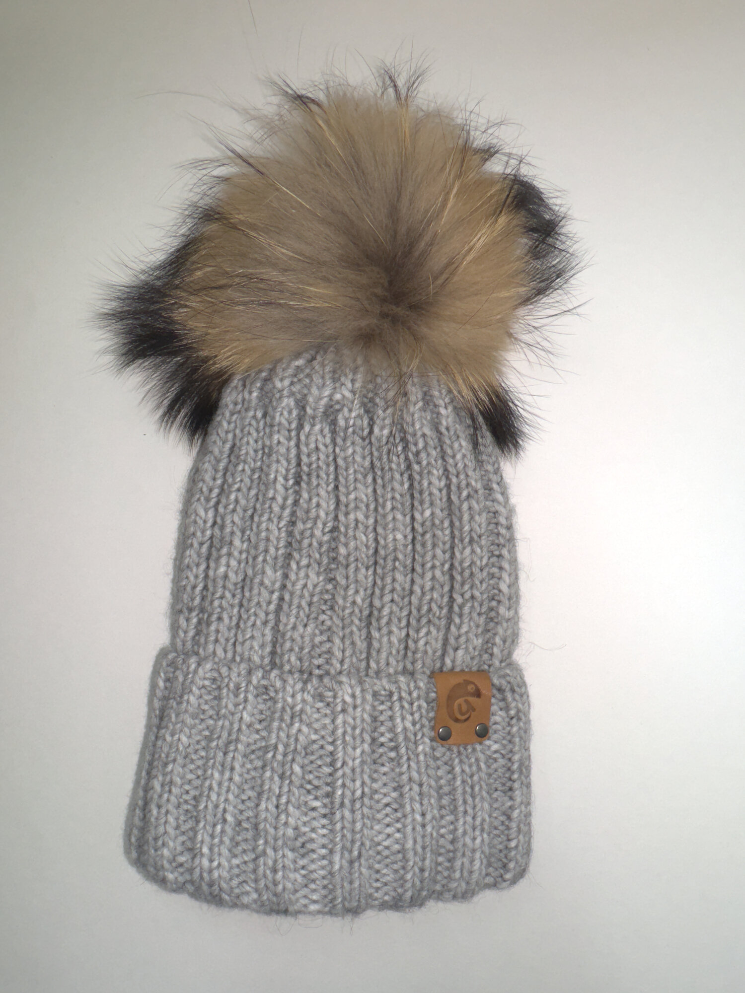 Шапка-бини вязаная шапка с меховым помпоном для женщин