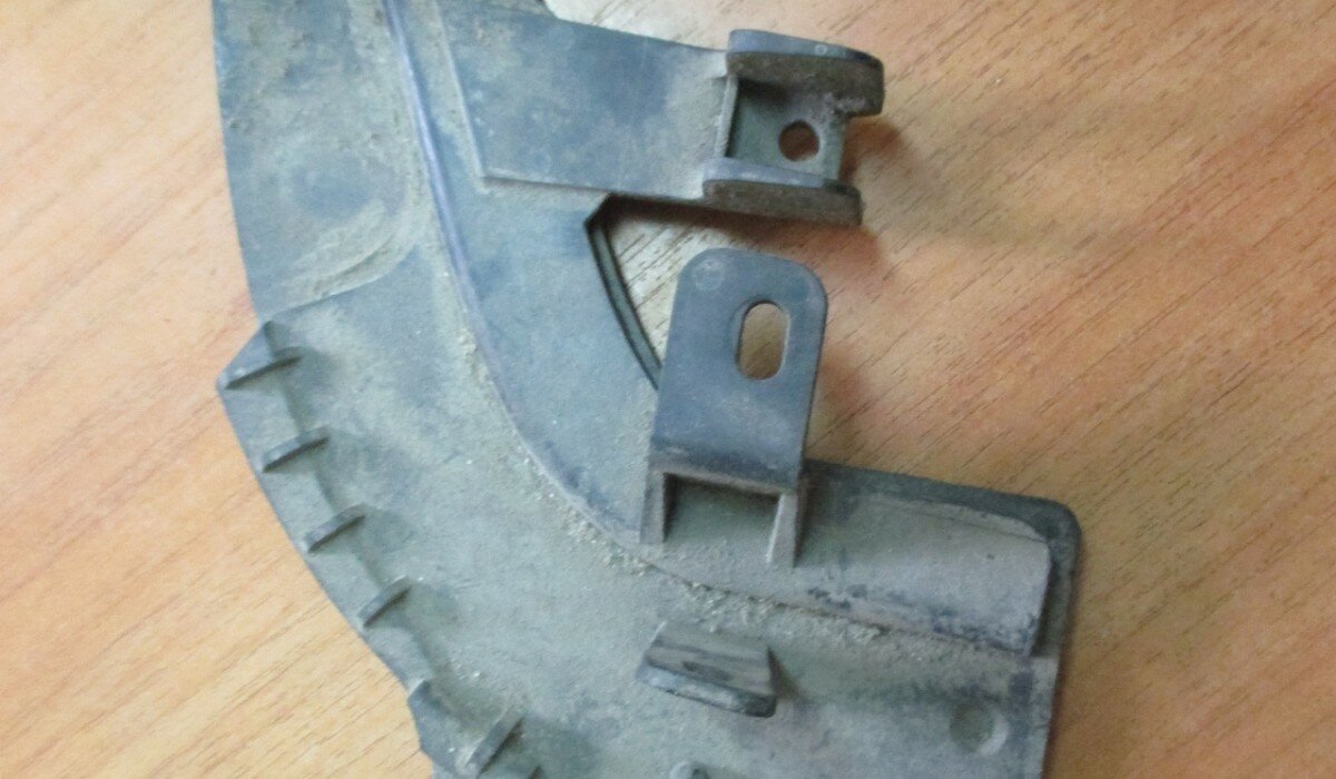 Брызговик задний Passat (B6) Volkswagen 3C0854856C