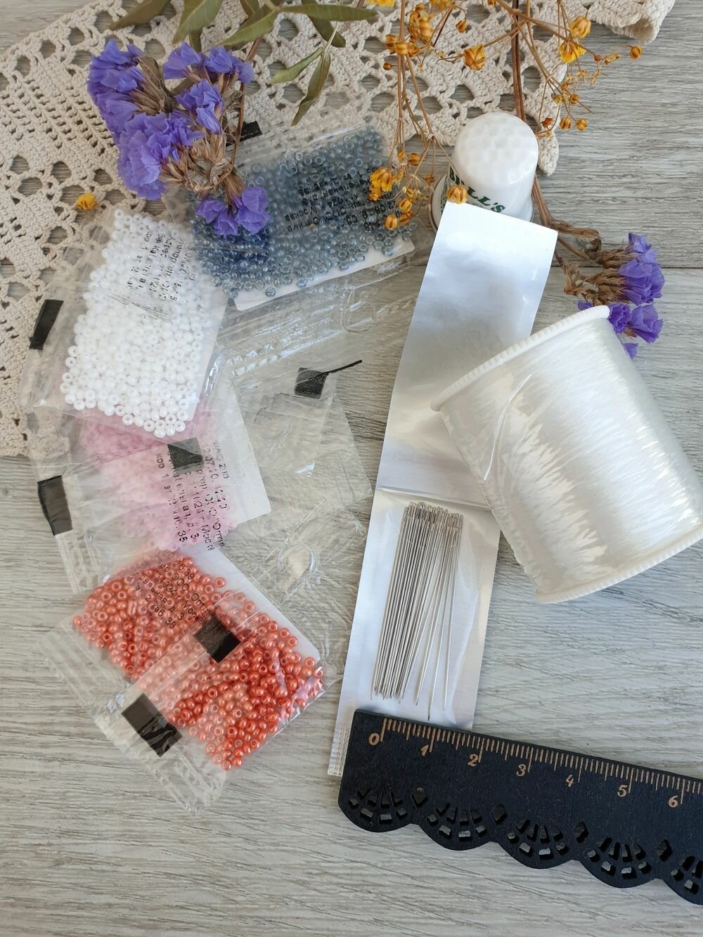 Набор чешского бисера 4 упаковки по 5 гр, мононить, иглы для бисера