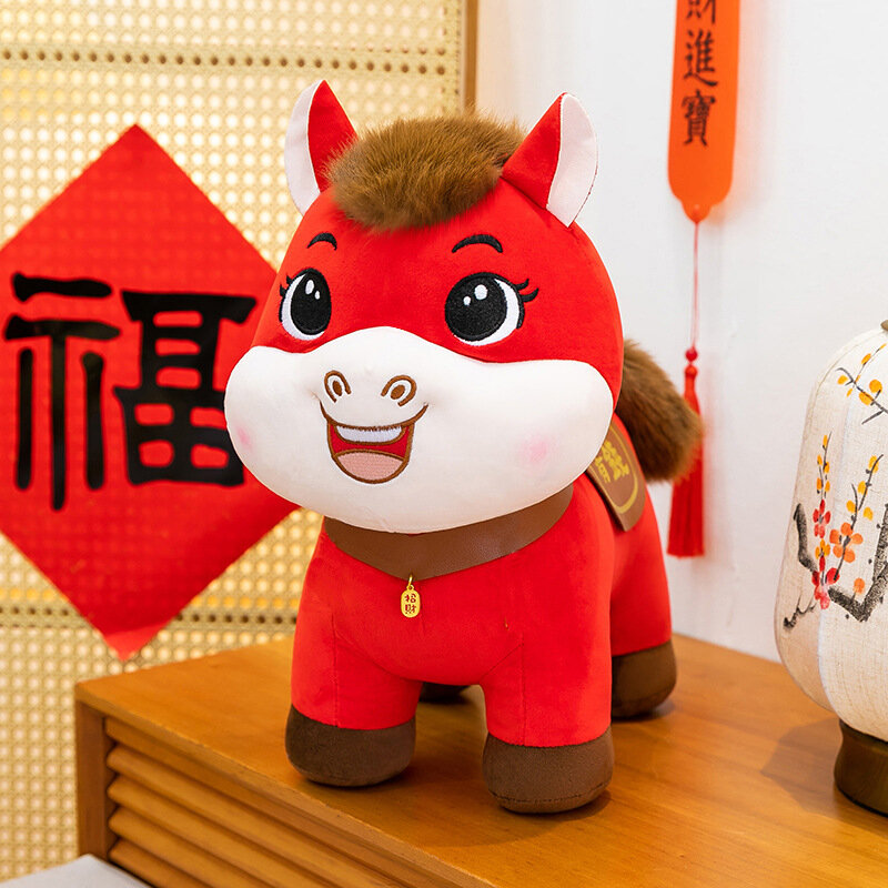 Талисманом Года Лошади является хладнокровный и отстраненный черный конь, который можно приобрести в виде брелока для сумки, небольшого кулона в виде лошади и плюшевой игрушки в подарок.