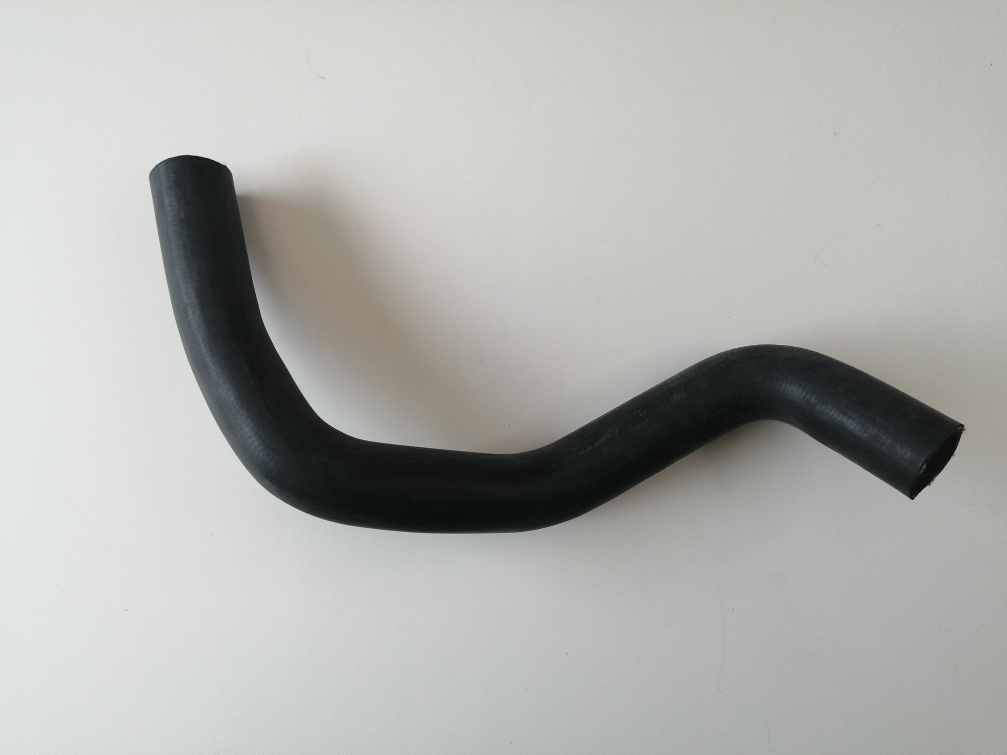 Патрубок верхний системы охлаждения Chery Amulet [1.5 16V 5MT лифтбэк] A111303210FA