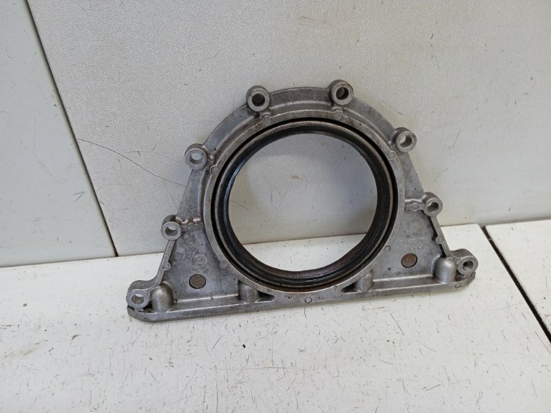 Б/У под задний сальник, 3.6 N62B36, БМВ 7 Е65/66 Крышка двигателя BMW 7-Series 2001, 2002, 2003, 2004, 2005, 2006, 2007, 2008...