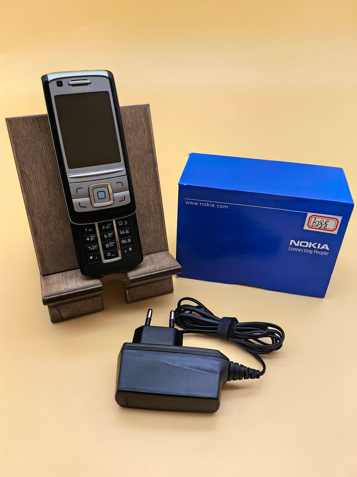 Мобильный кнопочный телефон слайдер Nokia 6288, Серебристый