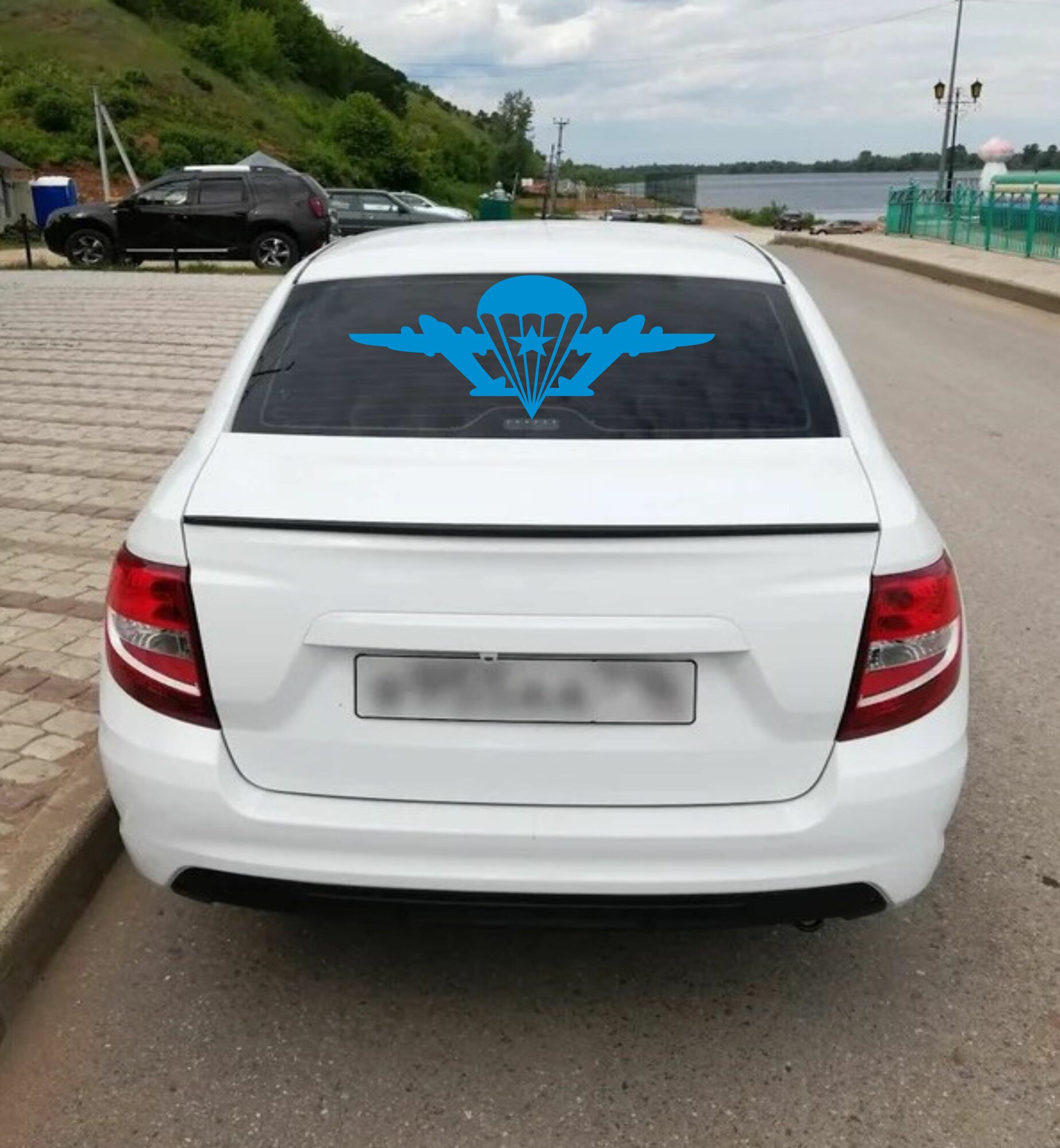 Вдв наклейка на автомобиль виниловая