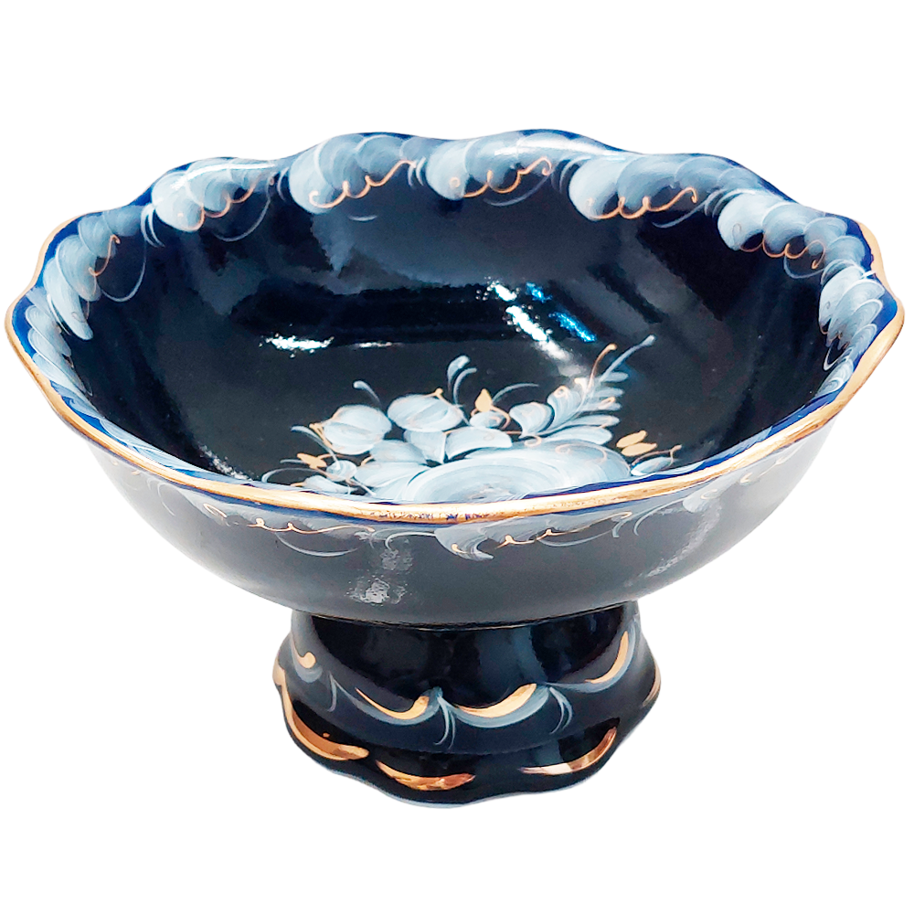 Фарфоровая конфетница на ножке ручной работы "Лакомка", гжель в кобальте с золотом