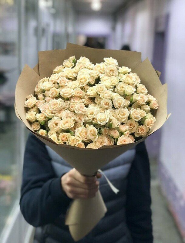 Букет Well Flowers "Кремовая Роза", XL, круглый, 31 цветок, букет свежих цветов