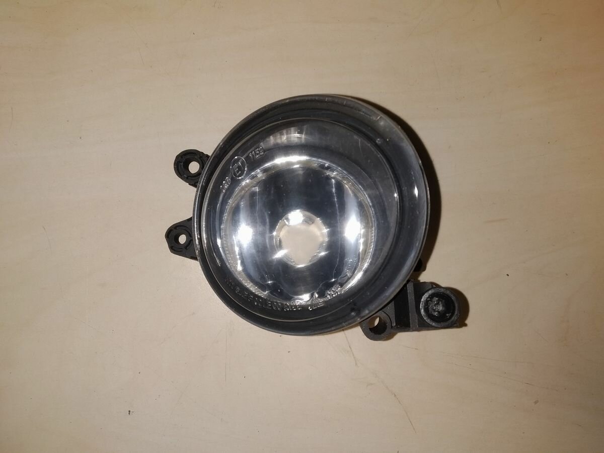 Фара противотуманная правая Audi A4 8E B6 8E0941700