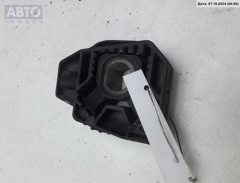 Кронштейн радиатора Volkswagen Bora