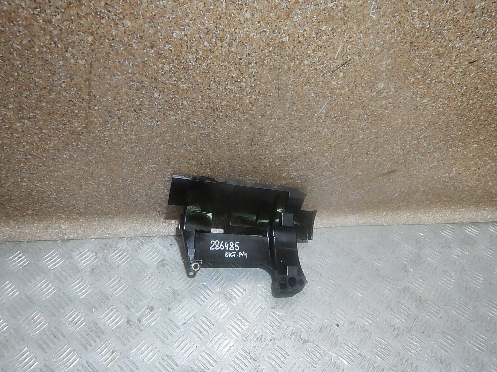 Б/У Маслоотражатель, Skoda (Шкода)-OCTAVIA SKODA OCTAVIA TOUR A4 (1U) (00-) 1,6 Без повреждений. 286485 VAG арт. 06B103623R