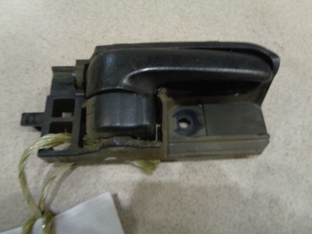 Ручка двери внутренняя правая от Pontiac Vibe 2002-2008