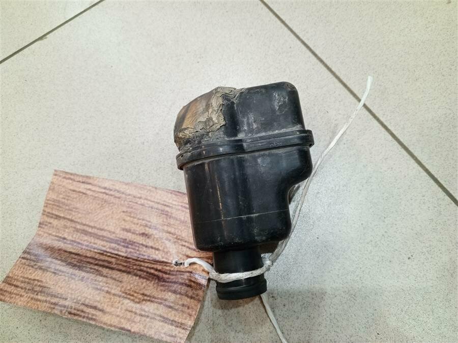 Резонатор воздушного фильтра от Mitsubishi Pajero iO 1998-2007