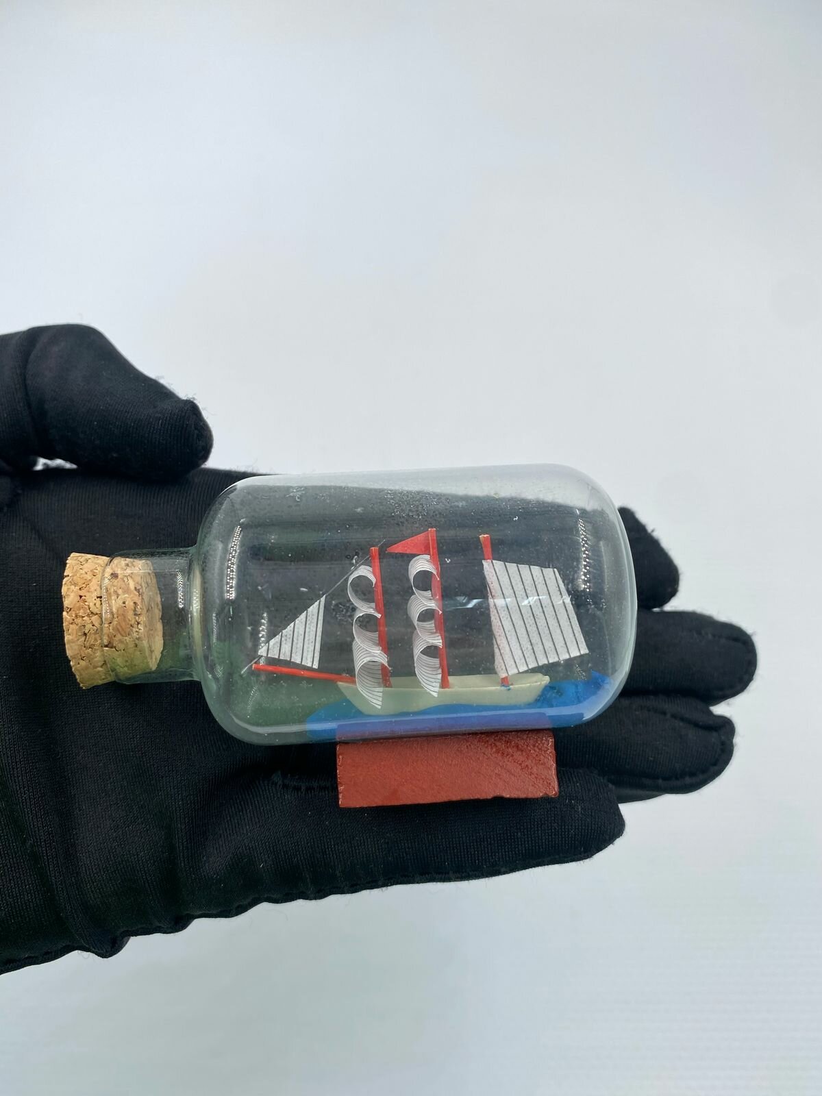 Сувенир "Корабль в бутылке" Дерево, Стекло, длина 7 см высота 4,5 см Красивый!