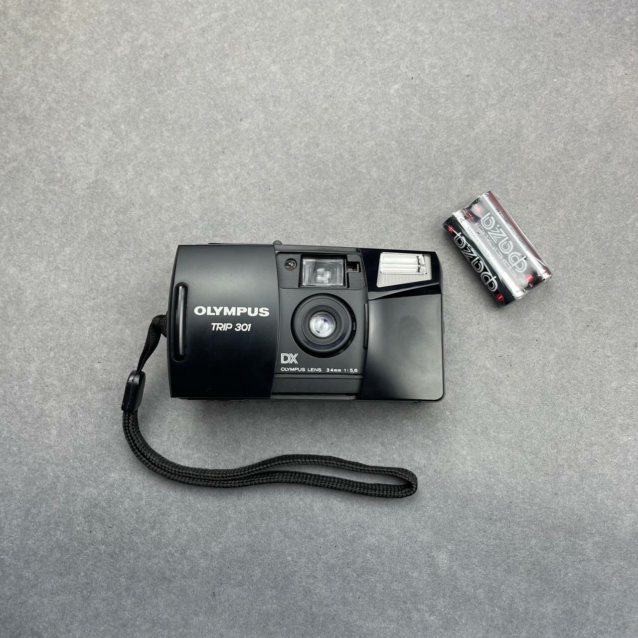Винтажный пленочный фотоаппарат Olympus Trip 301