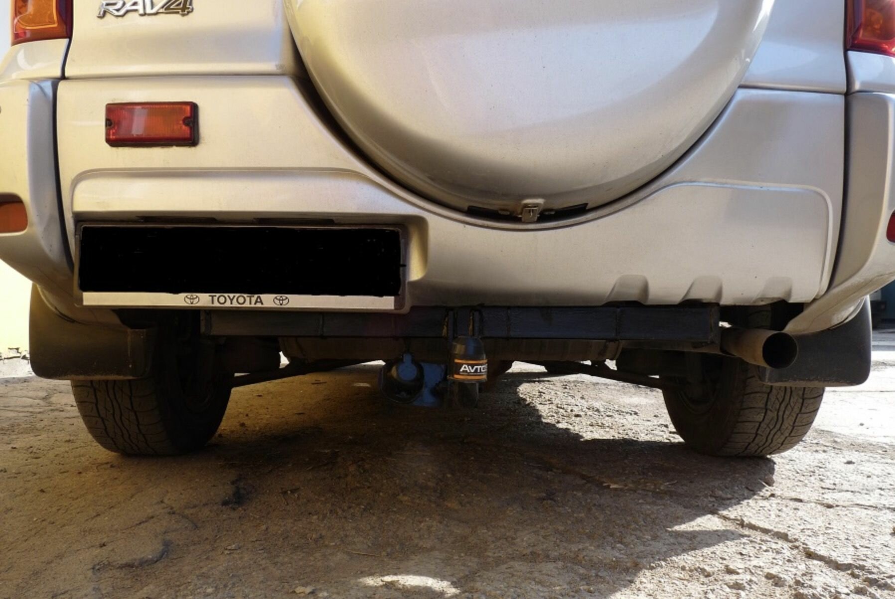 Фаркоп на TOYOTA RAV-4 з/к на двери (2009-2012) (без электрики, паспорт/сертификат в комплекте) Автос. TY 23
