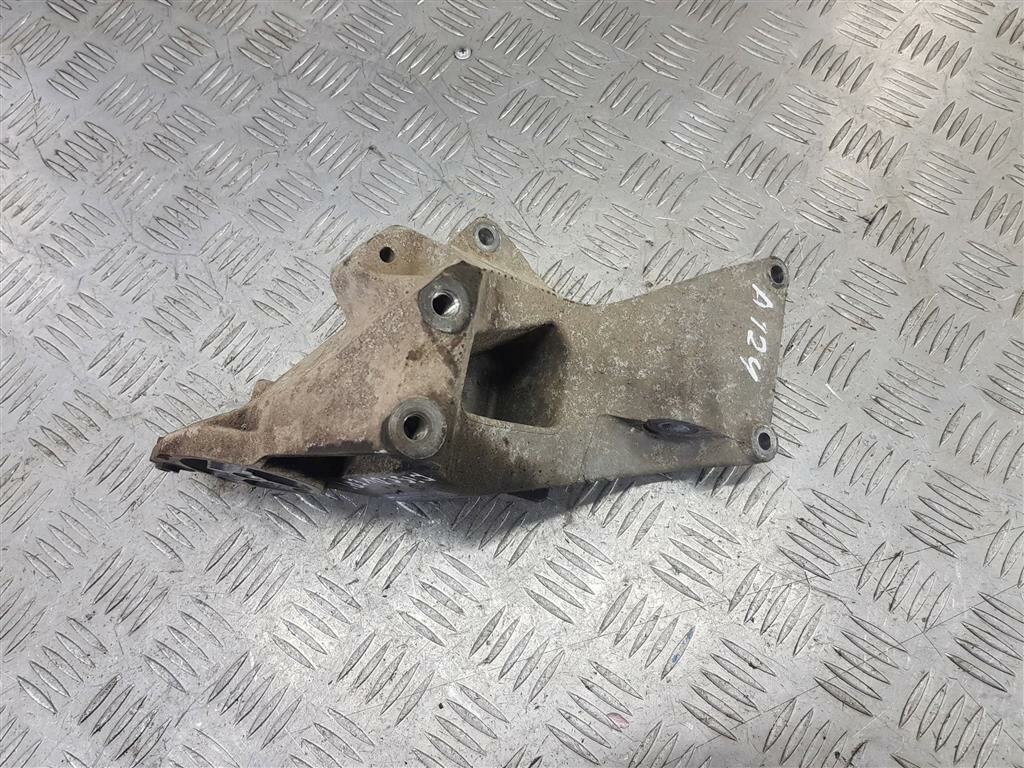 Кронштейн генератора Б/У для LAND ROVER DISCOVERY III (2004—2009) YLU500380