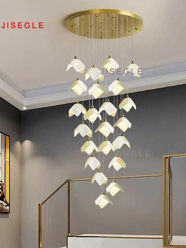 Потолочная люстра для двухуровневой лестницы