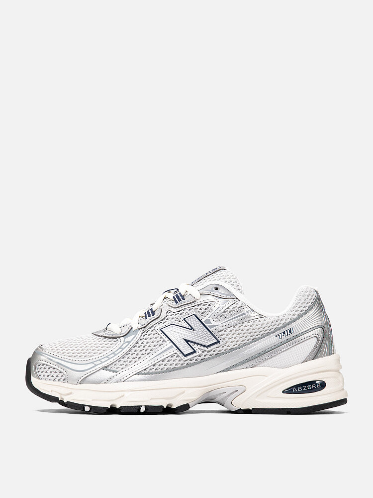 Кроссовки 740